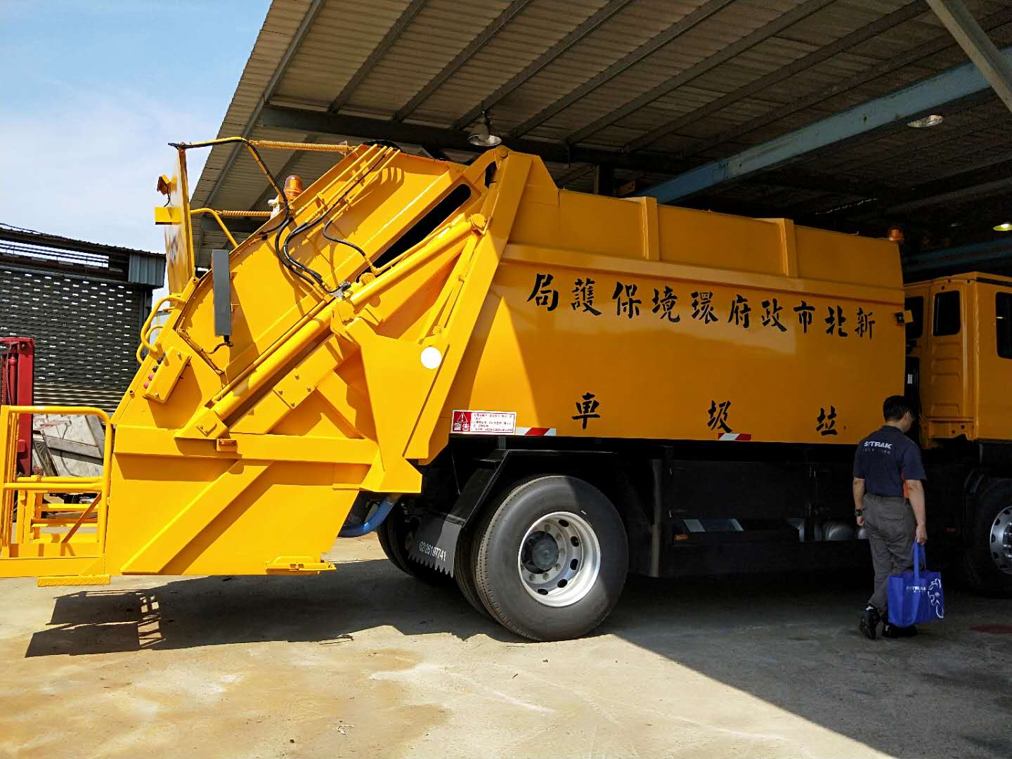 Boost Waste Fleet Safety, Simplify Automated Collection on Site - VUEWO
